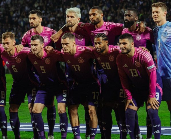 Relembre seleções que usaram cores diferentes nos uniformes - R1