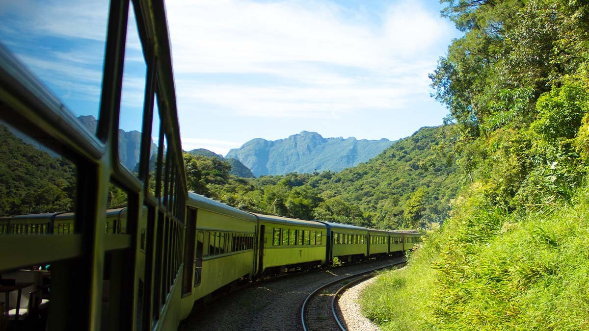 Passeio de trem é considerado o "mais mágico e pitoresco" do Brasil - R1