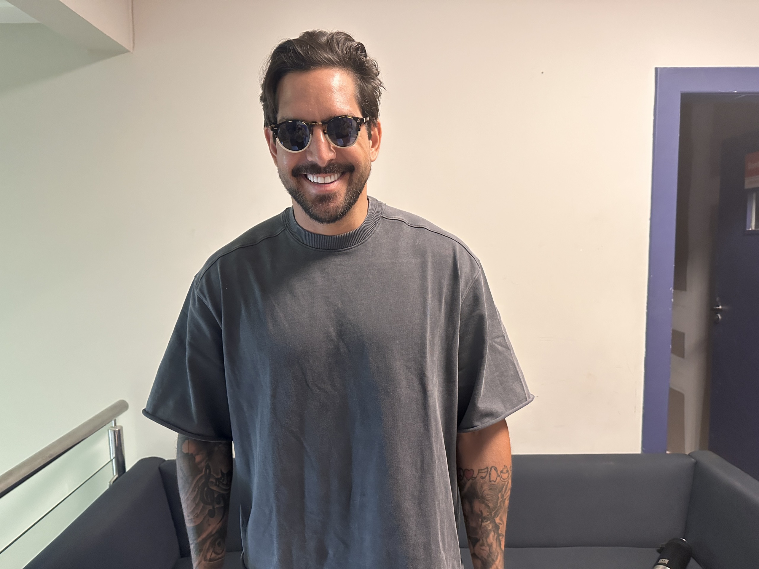 Felipe Pezzoni comenta próximos projetos para o verão da Banda EVA - R1