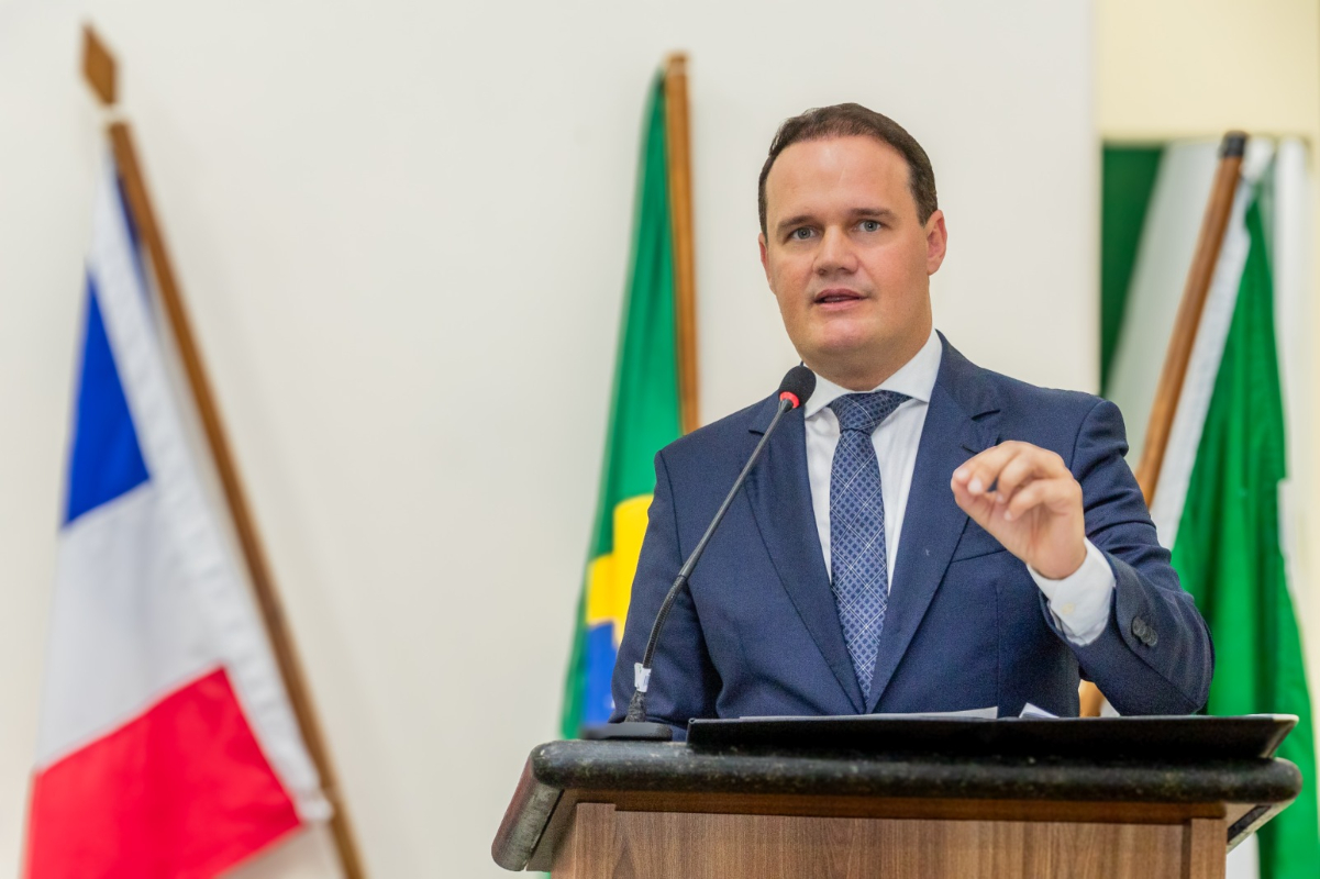 Júlio Pinheiro diz que governo Lula está ao lado do povo - R1